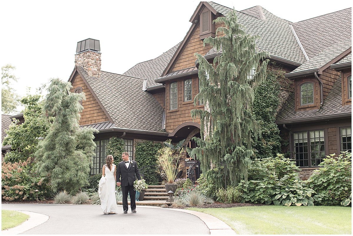 Elegant, Outdoor Wedding in Demotte, Indiana | Victoria Rayburn Photography